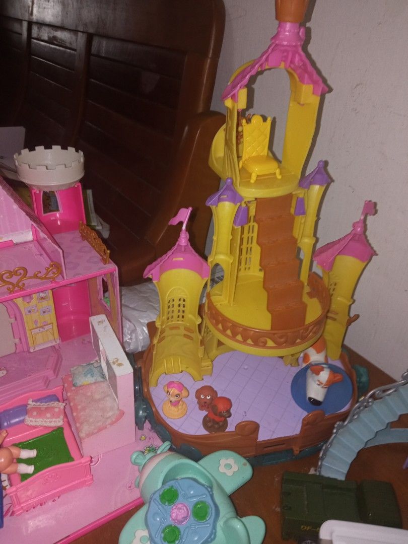 Kids toys Barbie castle house, Hobbies & Toys, Toys & Games on Carousell