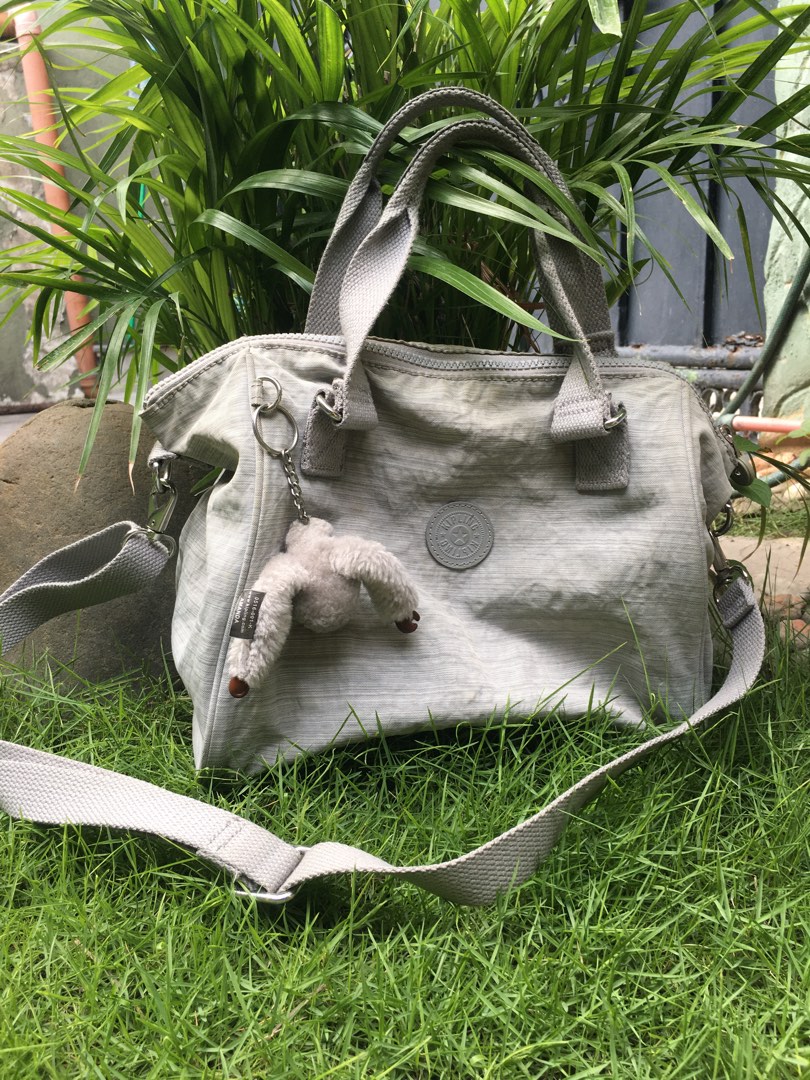 Kipling Amiel 2-way bag on Carousell