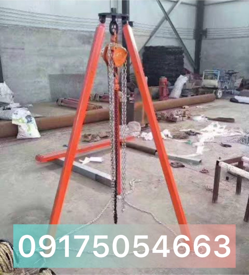 Lifting tripod with Chain Block, Commercial & Industrial, Construction ...