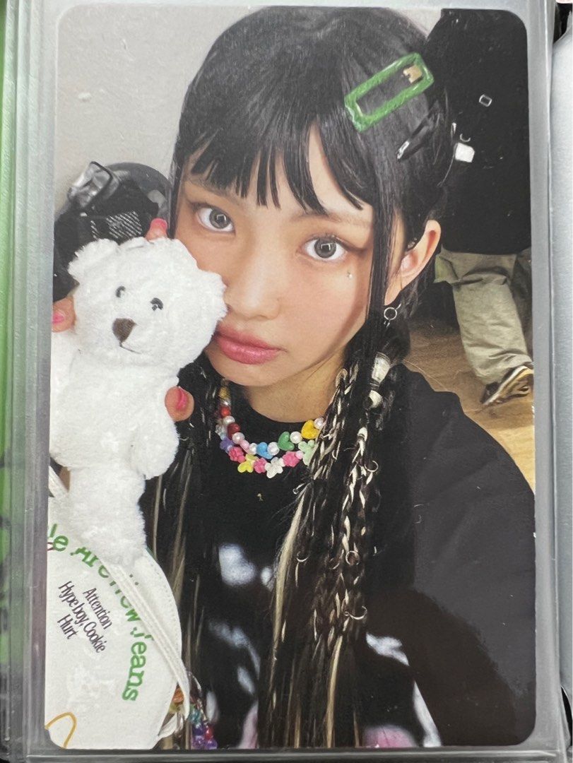 nwjns bts hyein hanni, Hobbies & Toys, Memorabilia & Collectibles, Fan ...