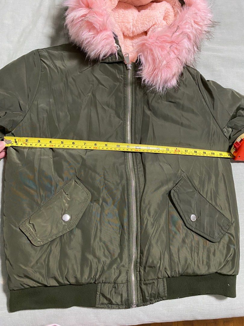 Puffer bomber jacket, Women's Fashion, Coats, Jackets and Outerwear on Carousell