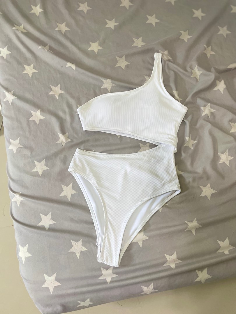 SHEIN One-Piece Bikini/Swimsuit, Women's Fashion, Swimwear, Bikinis ...