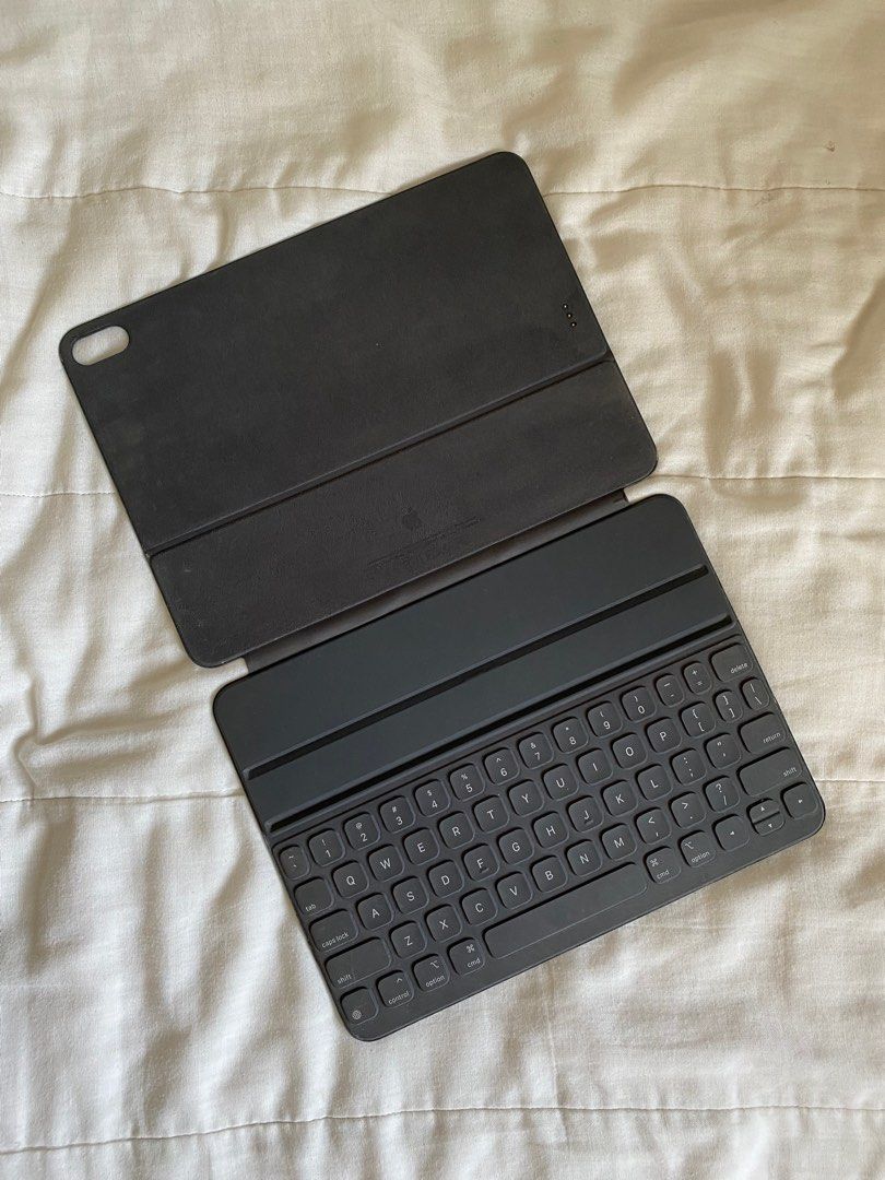 Smart Keyboard Folio For Ipad Mobile Phones Gadgets Other Gadgets On Carousell