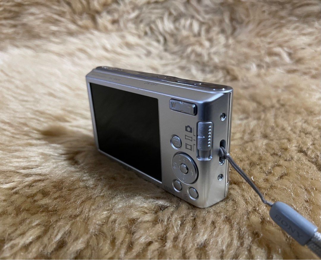 Sony Cybershot DSC-W830 Digital Camera, Photography, Cameras on Carousell