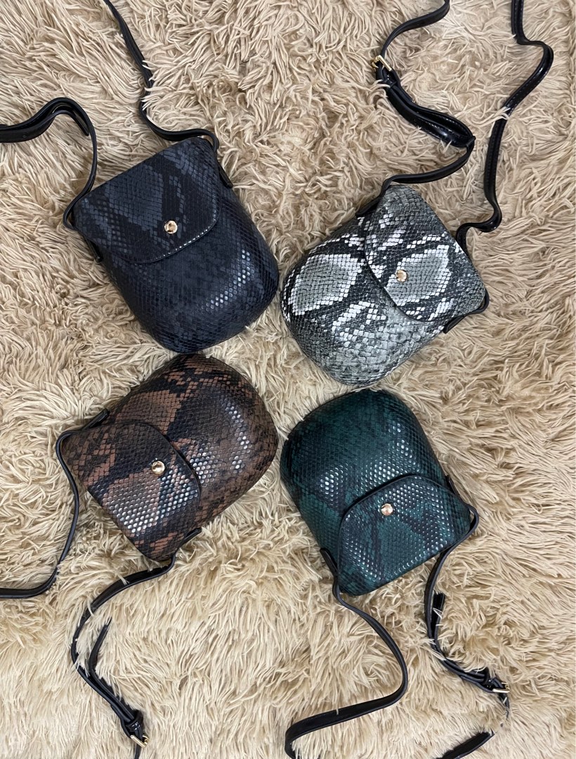 STRUCTURED MINI SLING / CP SLING on Carousell