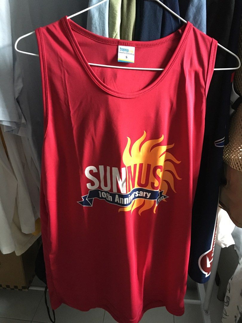 SUNNUS NUS red singlet, Men's Fashion, Activewear on Carousell