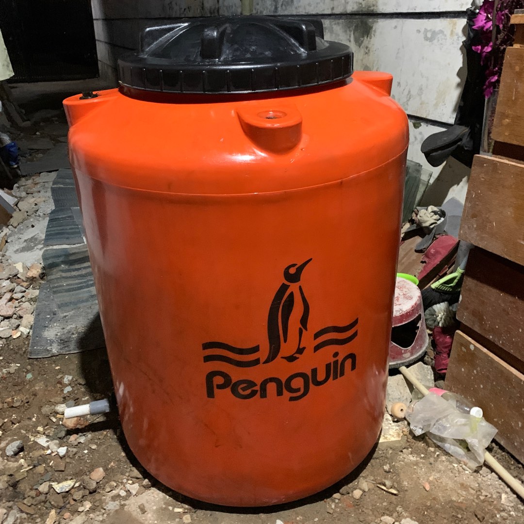 Toren air penguin 300 liter, Perabotan Rumah di Carousell