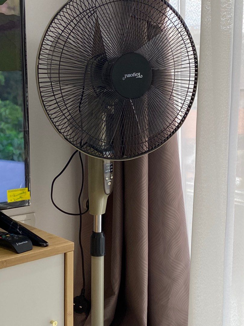 Toyomi Stand Fan with remote, Furniture & Home Living, Lighting & Fans ...