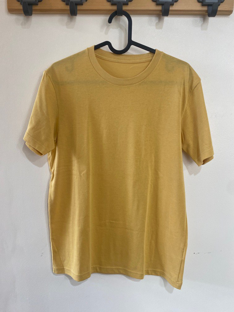 Uniqlo Basic Tee, Women's Fashion, Tops, Shirts on Carousell