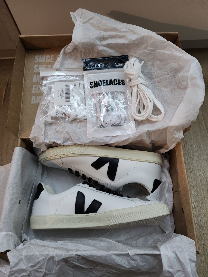 VEJA, Women's Fashion, Footwear, Sneakers on Carousell