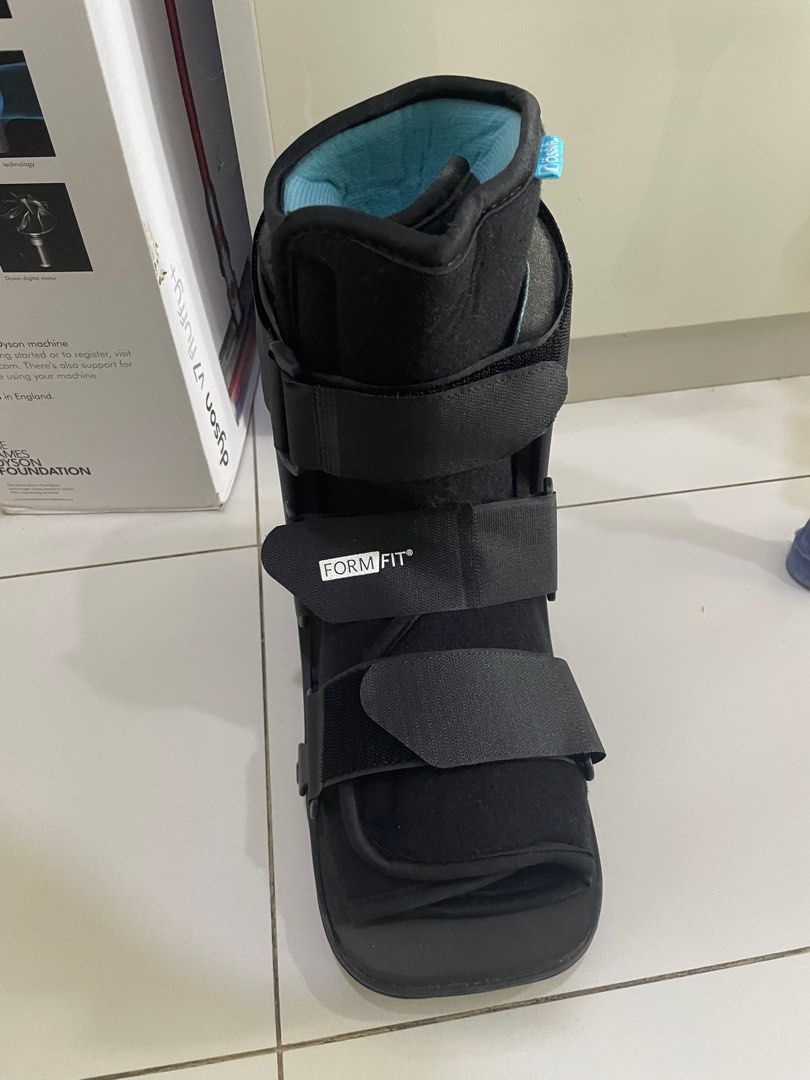 Walking boot (right foot), Health & Nutrition, Assistive & Rehabilatory ...