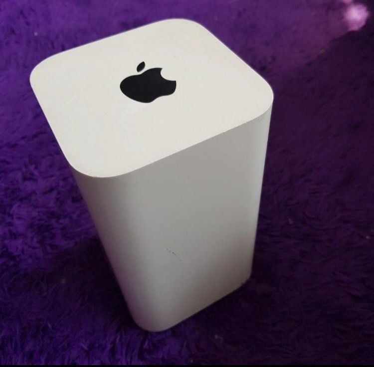 Apple AirPort Extreme (6th generation) wireless router, Computers ...