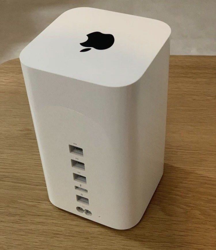 Apple AirPort Extreme (6th generation) wireless router, Computers ...