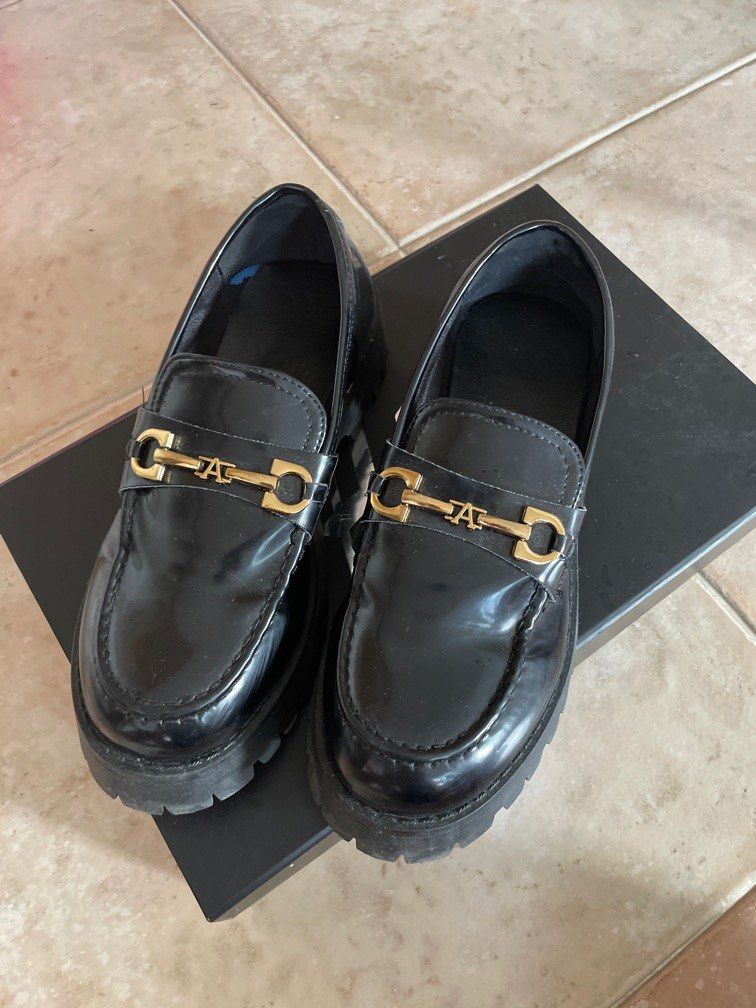 CHUNKY LOAFERS, Women's Fashion, Footwear, Loafers on Carousell