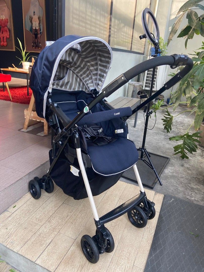 COMBI UNO A STROLLER, Babies & Kids, Going Out, Strollers on Carousell