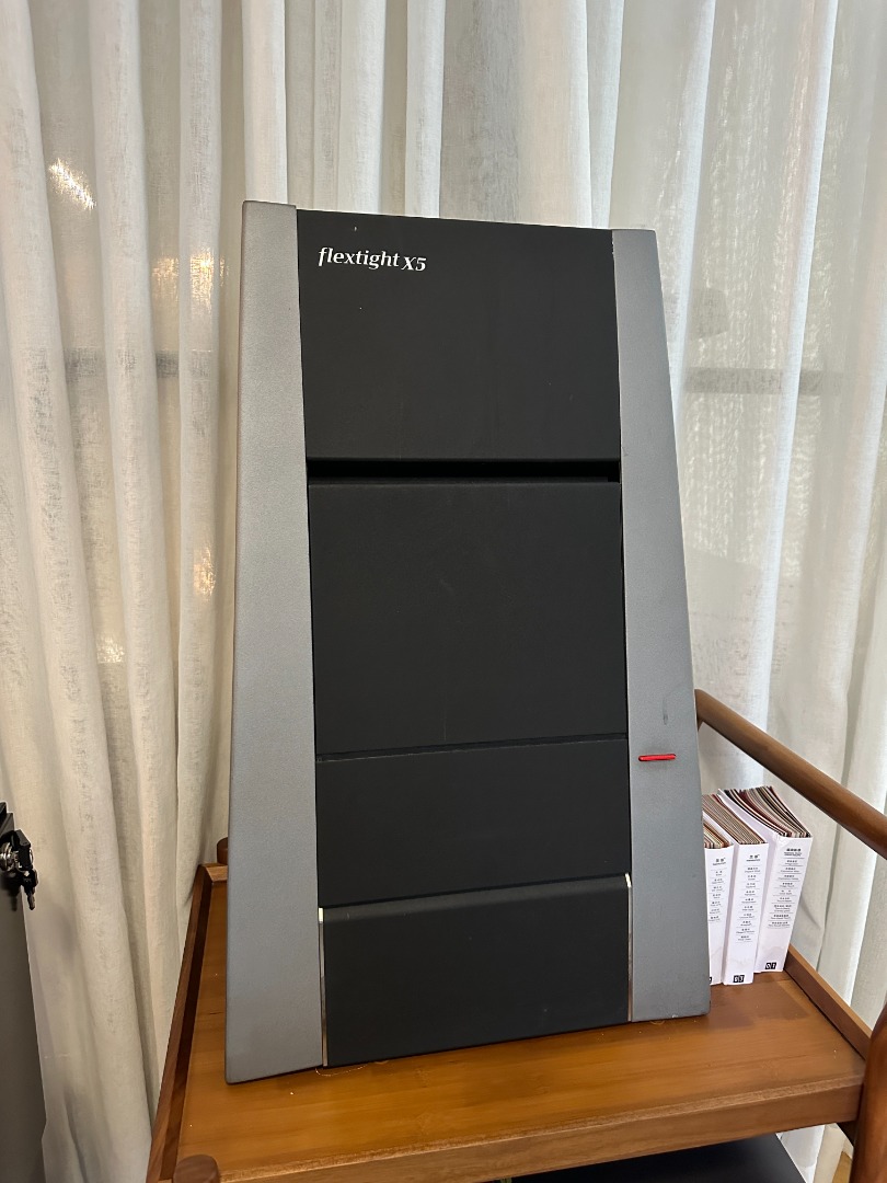 Hasselblad Flextight x5 w/ many accessories (large format, medium format, 35mm scanning ...