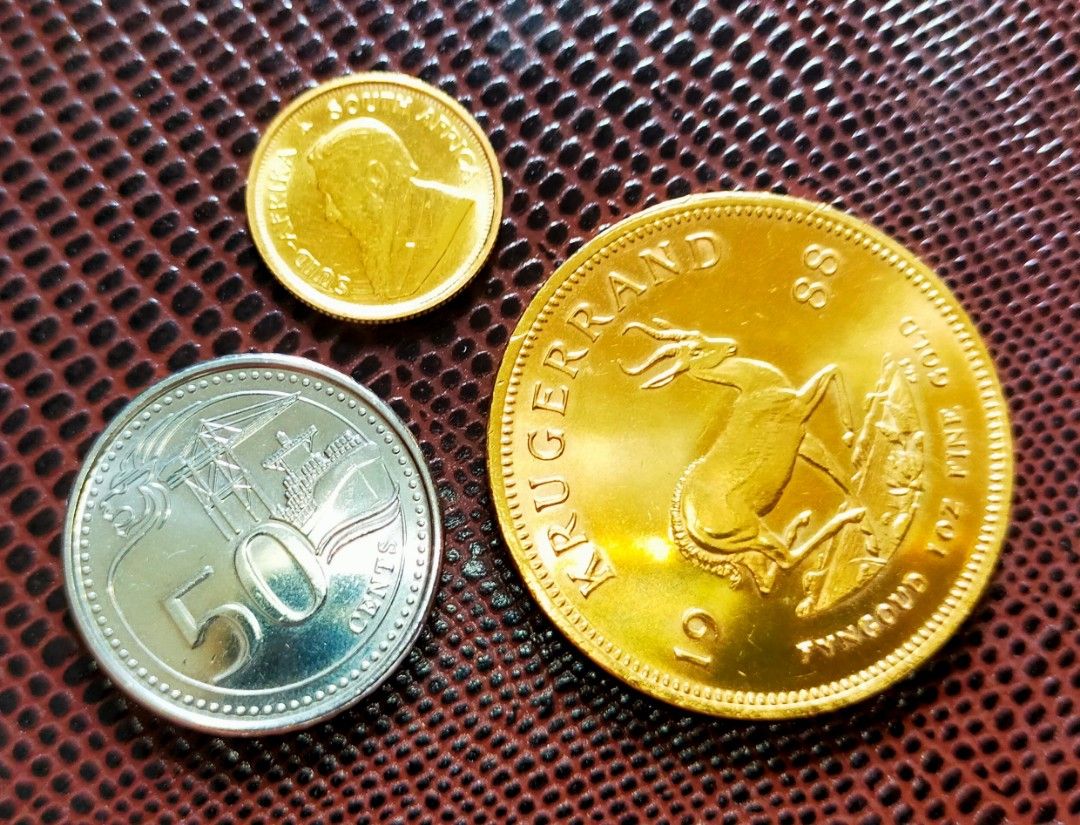 Instantly recognised auspicious gold, Hobbies & Toys, Memorabilia ...