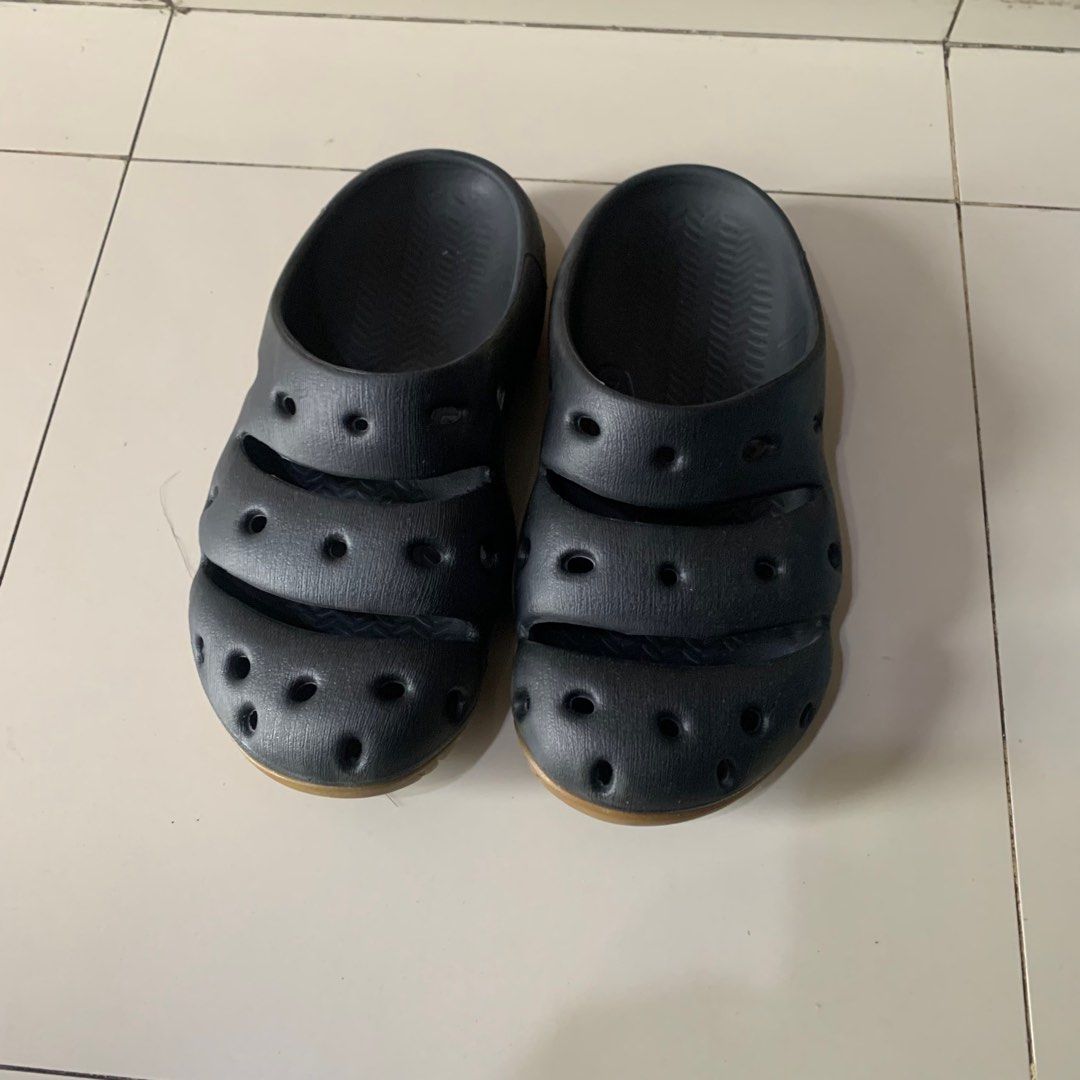 Keen Yagoi Clogs not Crocs, Merrel on Carousell