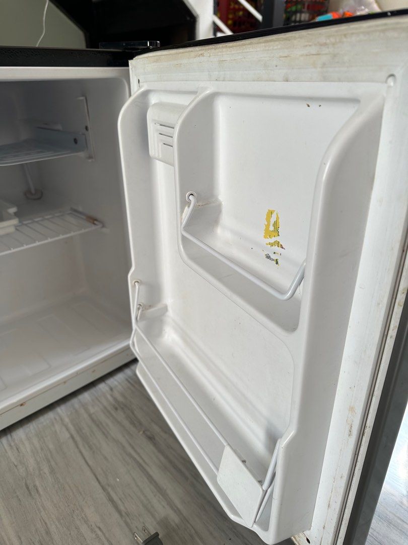 Mini Refrigerator Everest, TV & Home Appliances, Kitchen Appliances ...