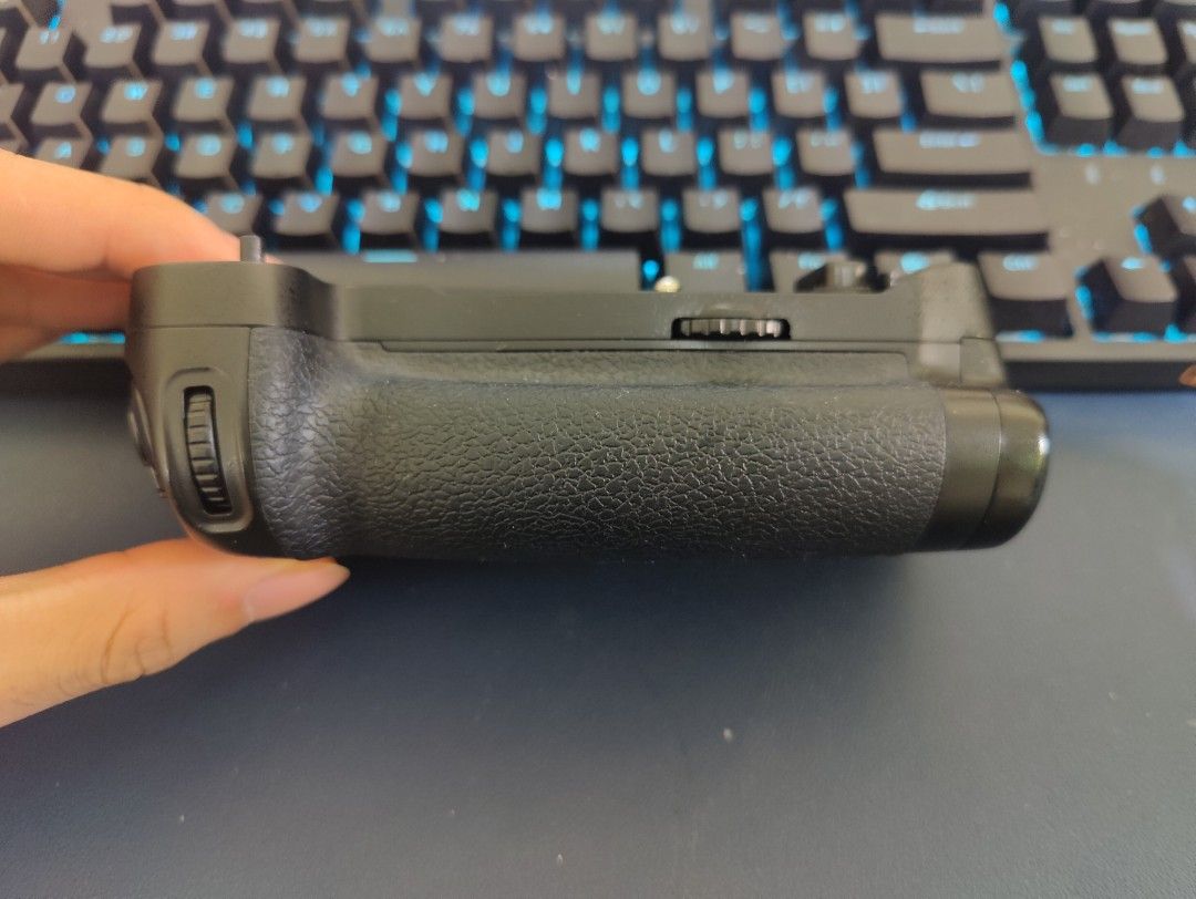 Nikon D500 MB-D17 battery grip, Photography, Photography Accessories ...