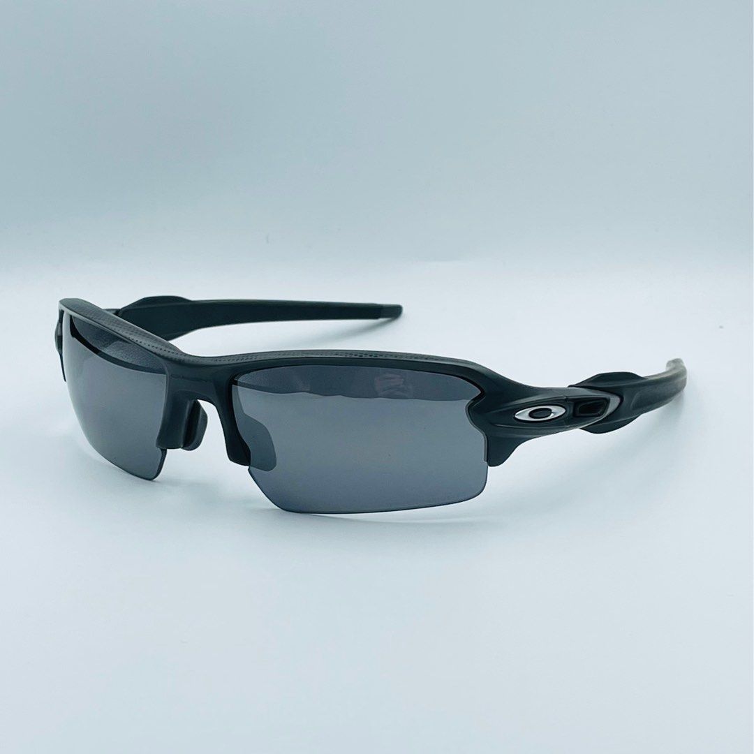 Oakley Hi Res Matte Carbon w/ Polarized Prizm Black, Men's Fashion, Watches & Accessories ...