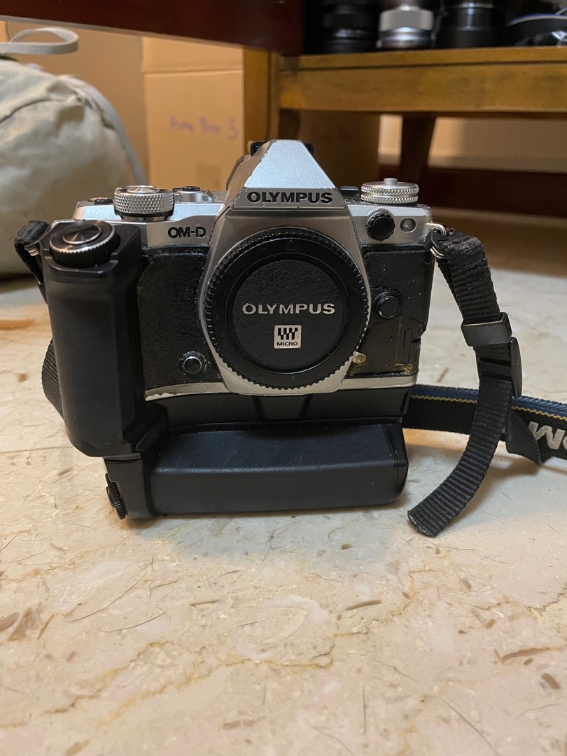 omd em5 mark ii plus tripod, Photography, Cameras on Carousell