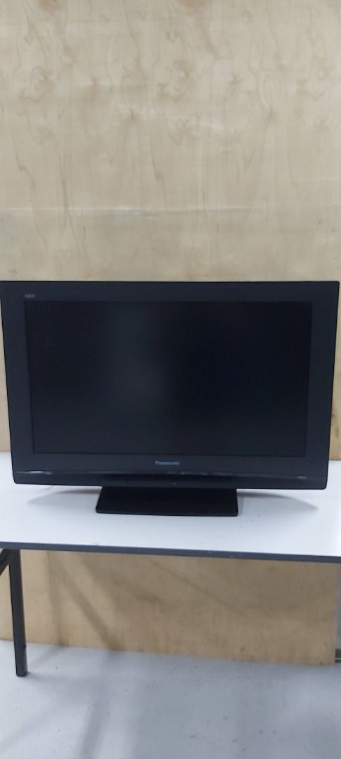Panasonic LCD 32" TV model:TX-32LE8M, TV & Home Appliances, TV ...