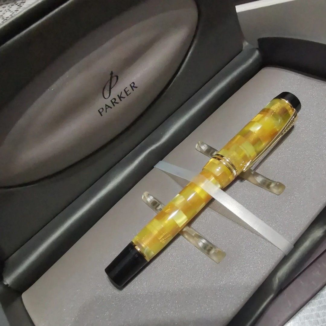 Parker Duofold Yellow, Hobbies & Toys, Collectibles & Memorabilia ...