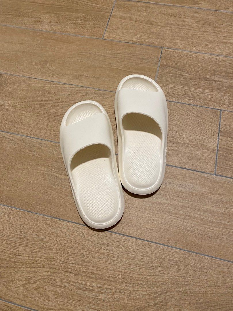 Posee Cloud Slippers, Women's Fashion, Footwear, Flipflops and Slides ...