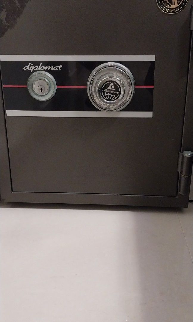 Safe Box, Furniture & Home Living, Security & Locks, Safe on Carousell