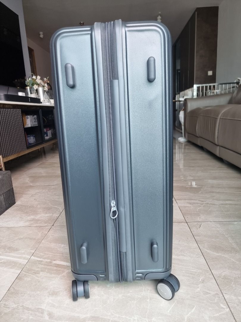 Samsonite Azio Spinner 69/25's Luggage, Hobbies & Toys, Travel, Luggage ...