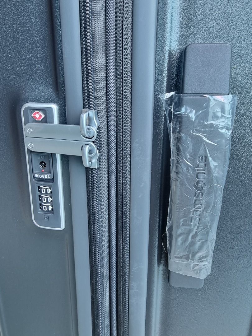 Samsonite Azio Spinner 69/25's Luggage, Hobbies & Toys, Travel, Luggage ...