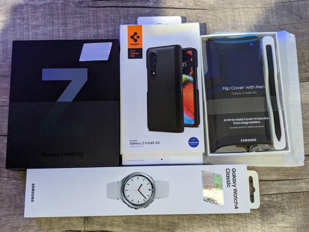 Samsung Galaxy Fold 3 (not Fold 4) 512GB + Galaxy Watch 4 Classic (42mm ...