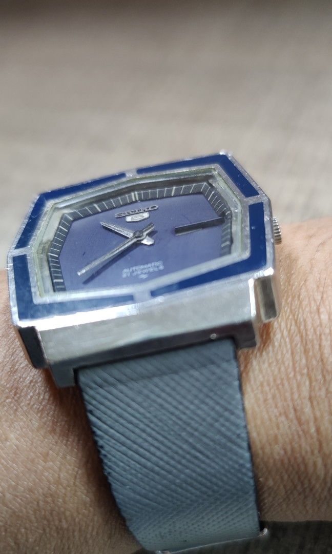 Seiko Octagonal automatic, Fesyen Pria, Jam Tangan di Carousell