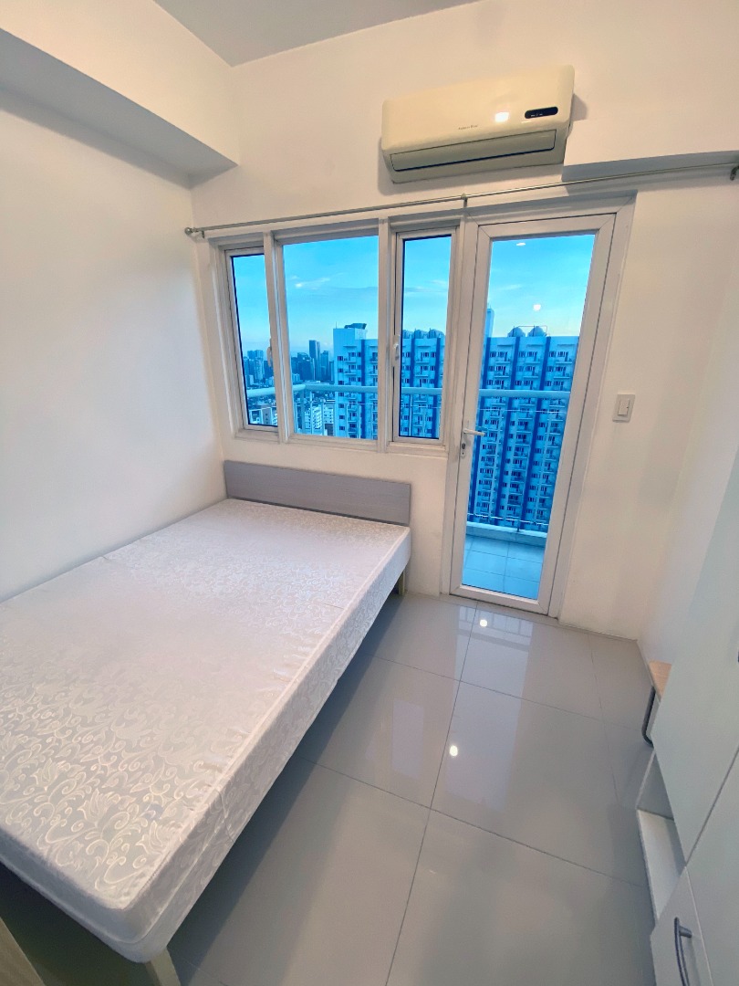 SM Light 1BR Penthouse Unit with Balcony on Carousell
