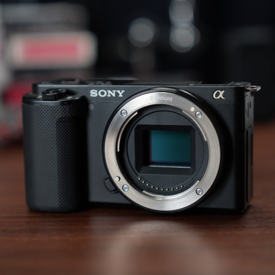 Sony ZVE10 BODY w FREE STUFFS!, Photography, Cameras on Carousell
