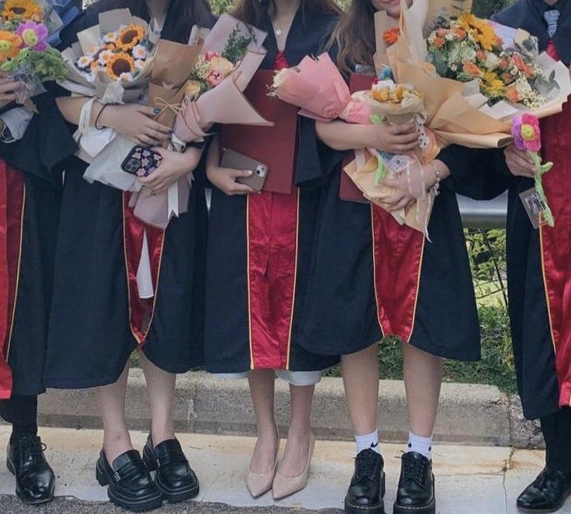 Temasek Polytechnic Graduation Gown, Women's Fashion, Coats, Jackets ...