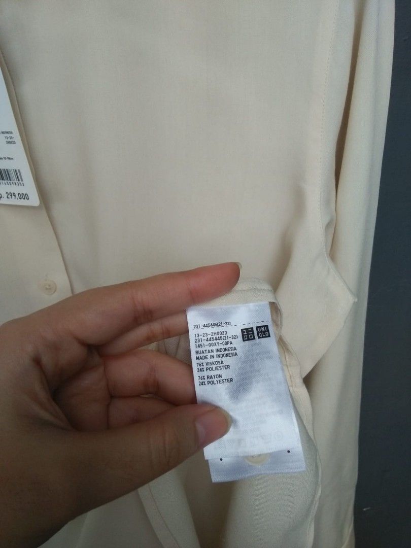 Uniqlo Kemeja Rayon Cream Coksu, Fesyen Wanita, Pakaian Wanita, Atasan ...