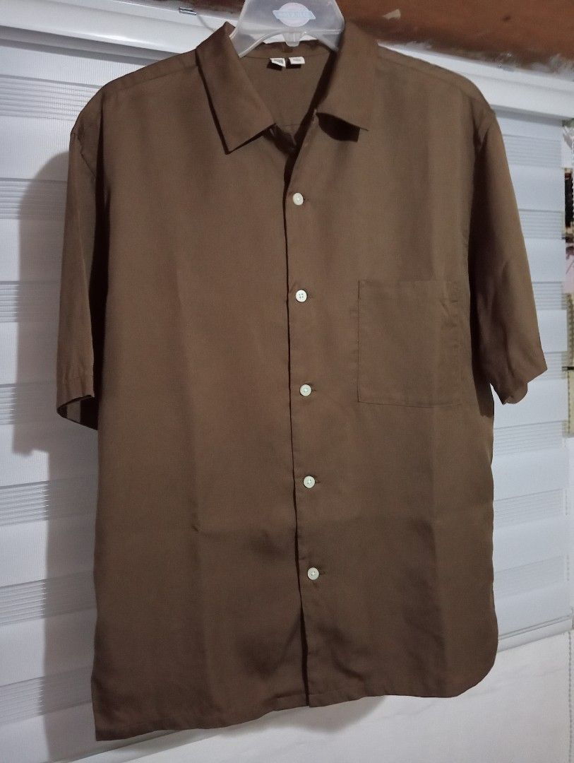 UNIQLO Polo shirt Choco brown on Carousell