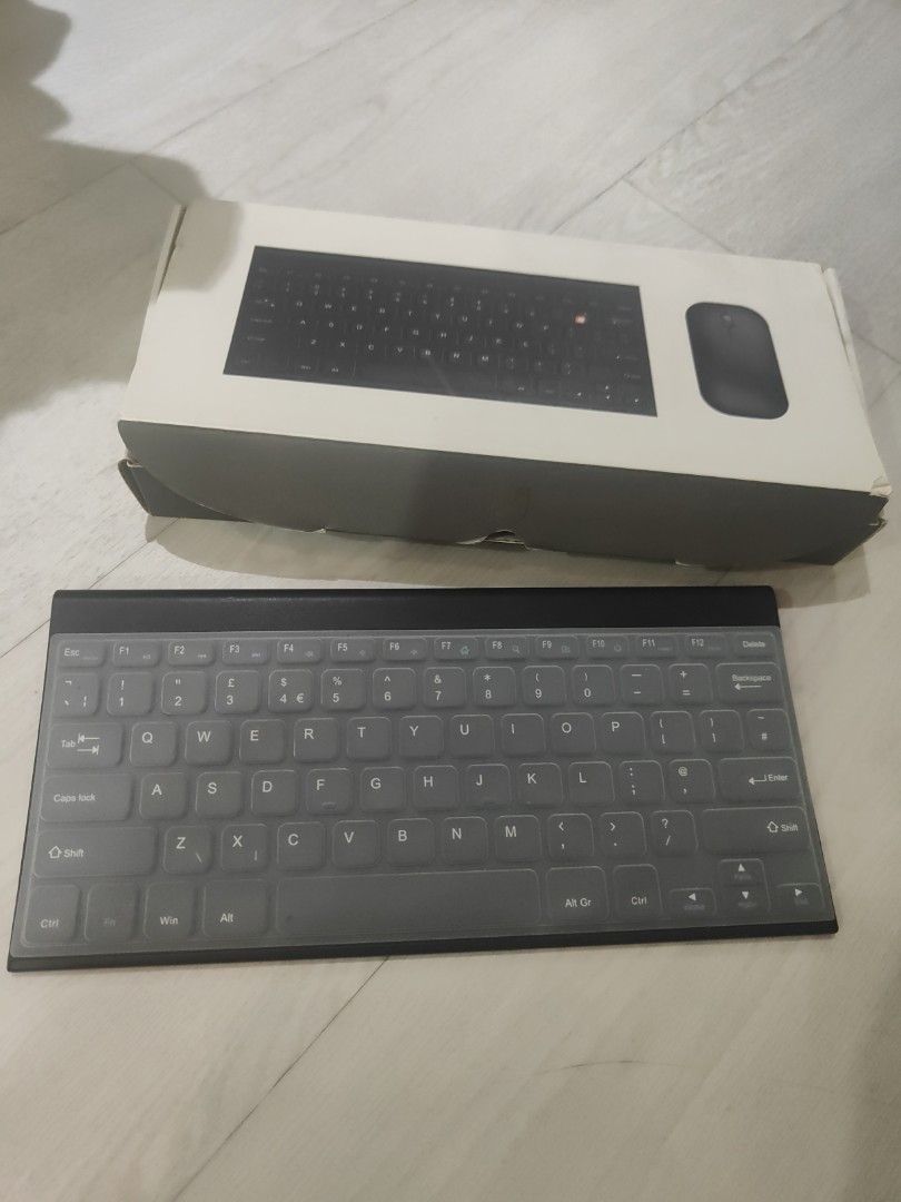 Working wireless keyboard, Computers & Tech, Parts & Accessories, Computer Keyboard on Carousell