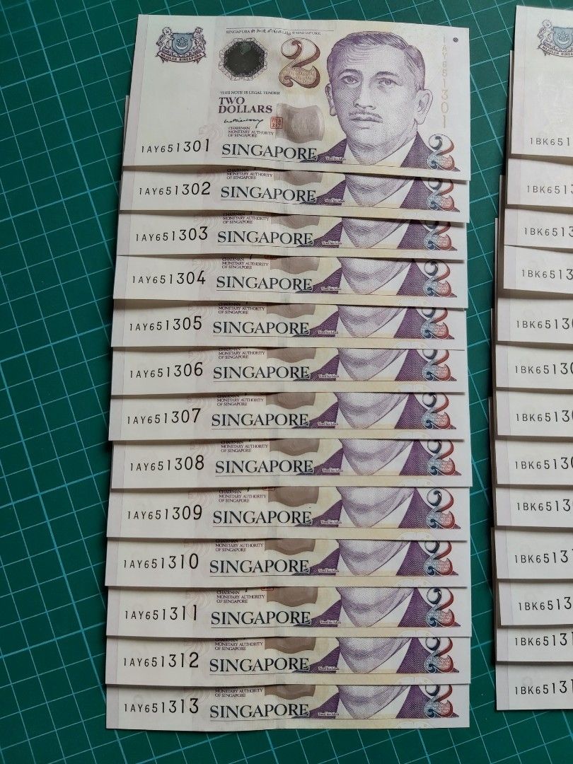 2x identical LHL signed $2 portrait Singapore currency two dollars ...