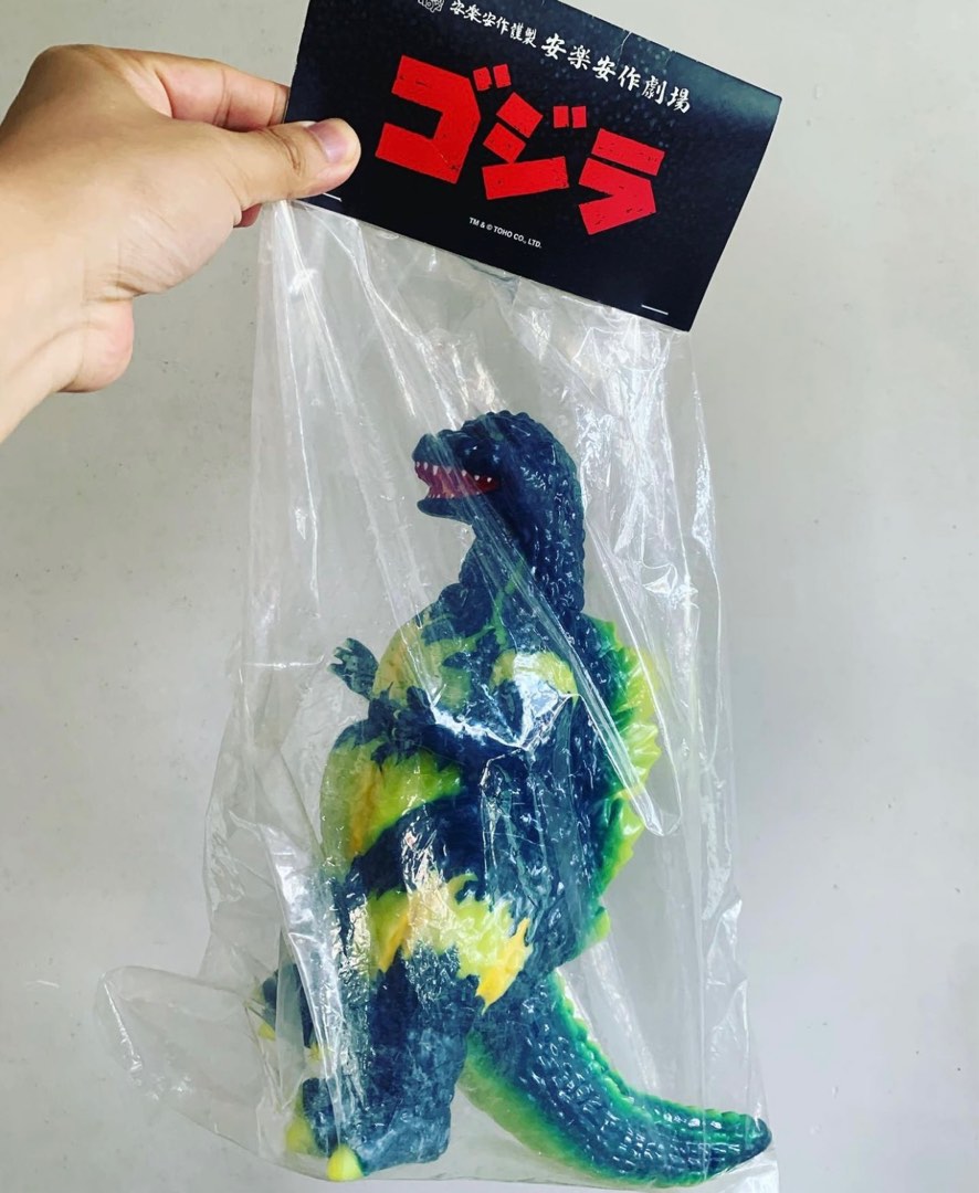 全新 日版 Medicom toy 安樂安作 Godzilla 哥斯拉 sofubi sofvi 膠, 興趣及遊戲, 玩具 & 遊戲類 - Carousell