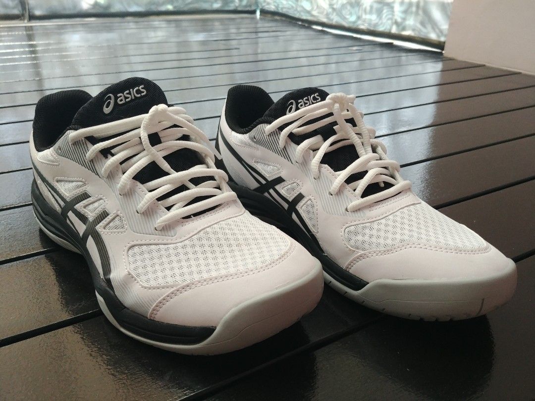 Asics UPCOURT 5 court shoes size eur42.5, Men's Fashion, Footwear, Sneakers on Carousell