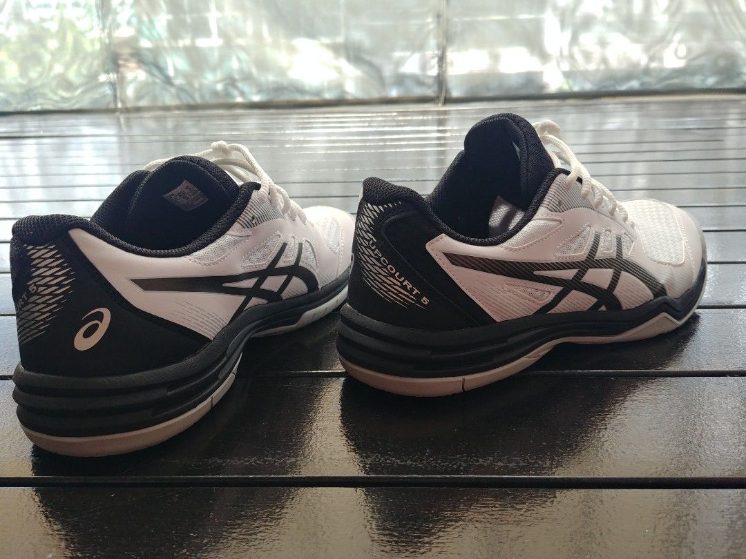 Asics UPCOURT 5 court shoes size eur42.5, Men's Fashion, Footwear, Sneakers on Carousell