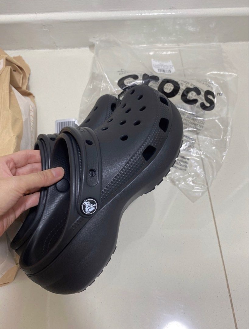 Black Crocs Platform Clogs, Women's Fashion, Footwear, Loafers on Carousell
