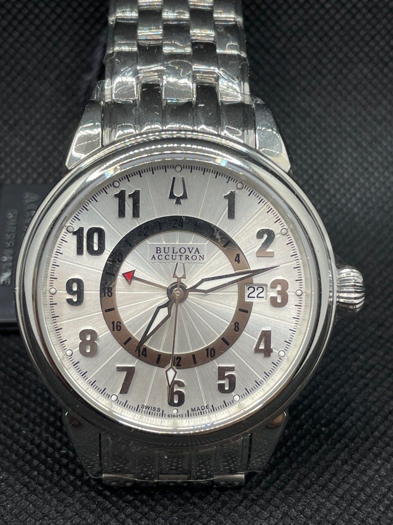 BULOVA GMT automatic watch, 男裝, 手錶及配件, 手錶 - Carousell
