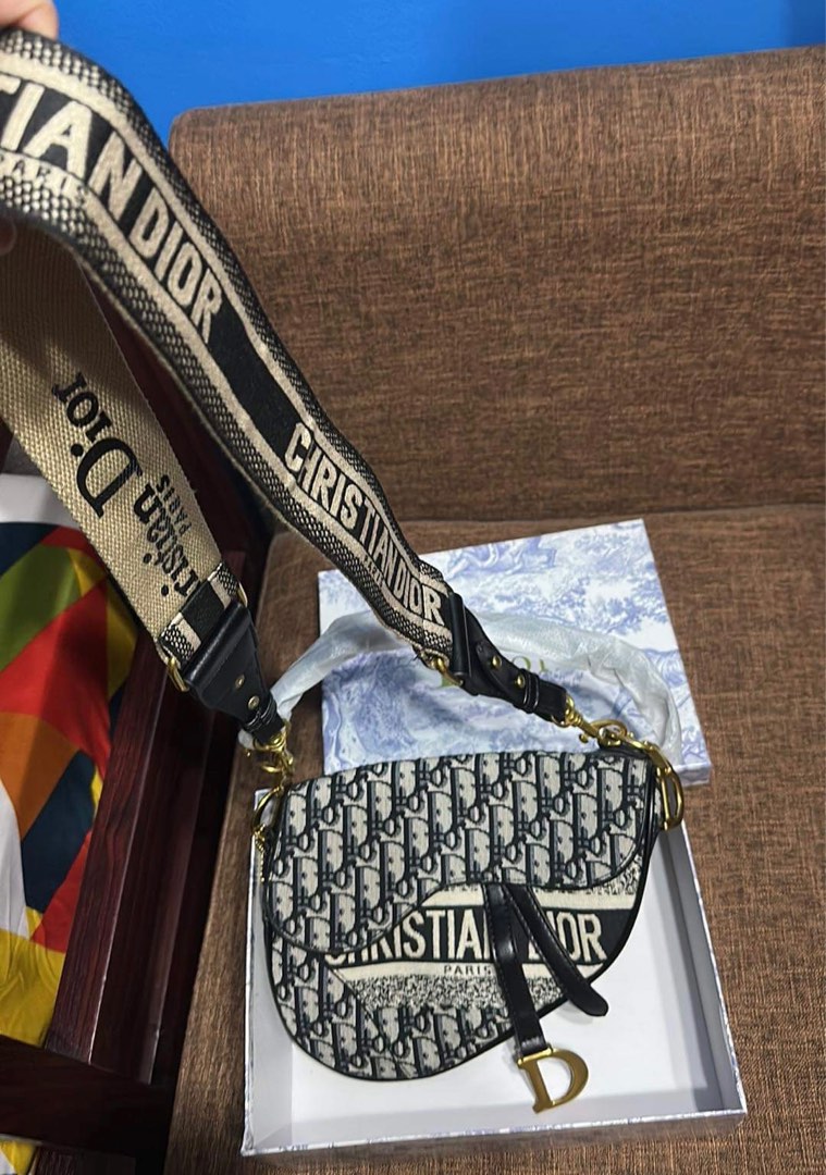 Christian dior vip gift set bag clutch on Carousell