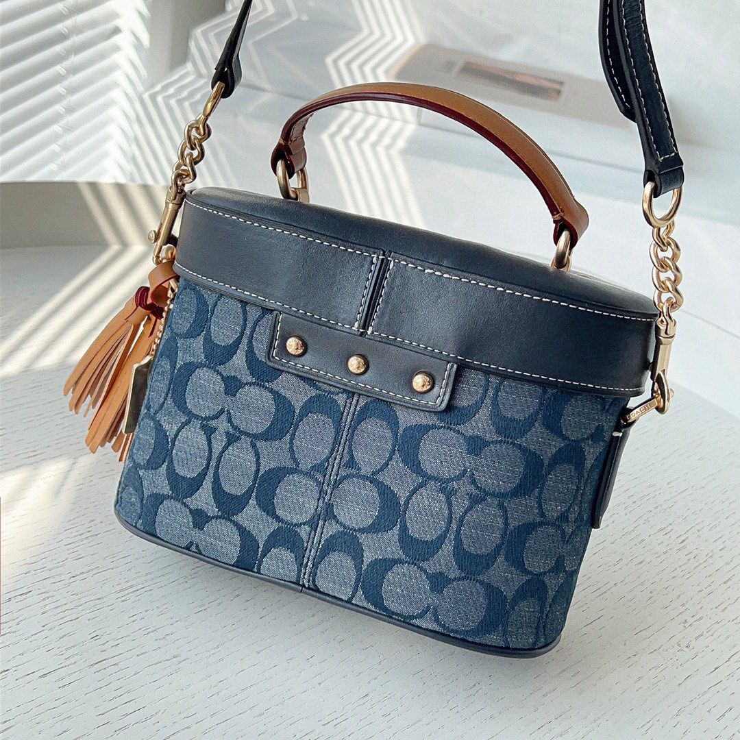 Coach c8165 chambray slingbag trail bag shoulderbag, Women's Fashion ...