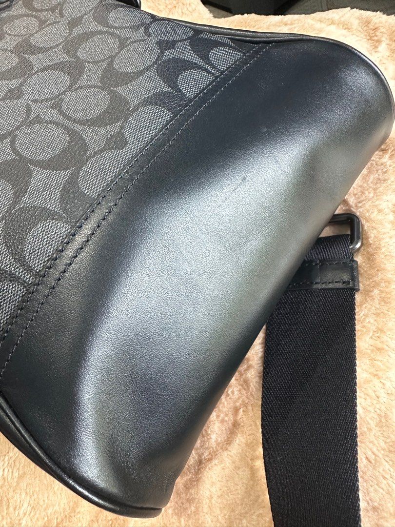 Coach Graham Pack Crossbody in Signature Canvas (8993/B2022) on Carousell