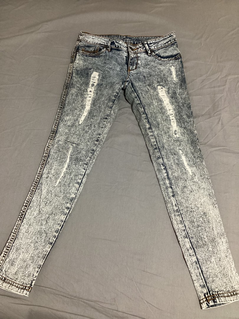 Jag thug acid wash ripped jeans on Carousell